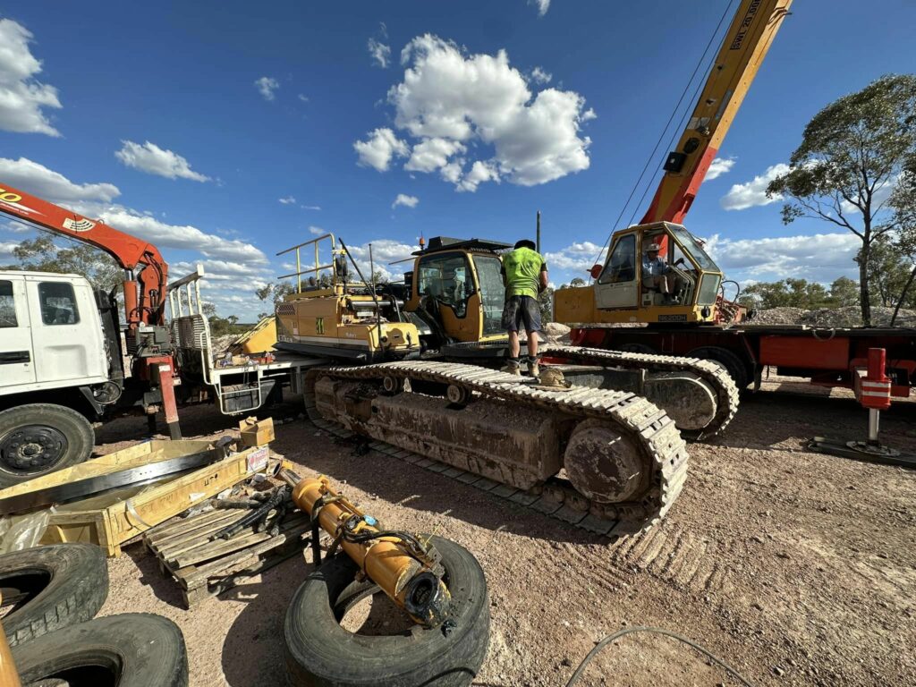 On the Road for an Excavator Repair ! - Resurge Diesel & Fabrication